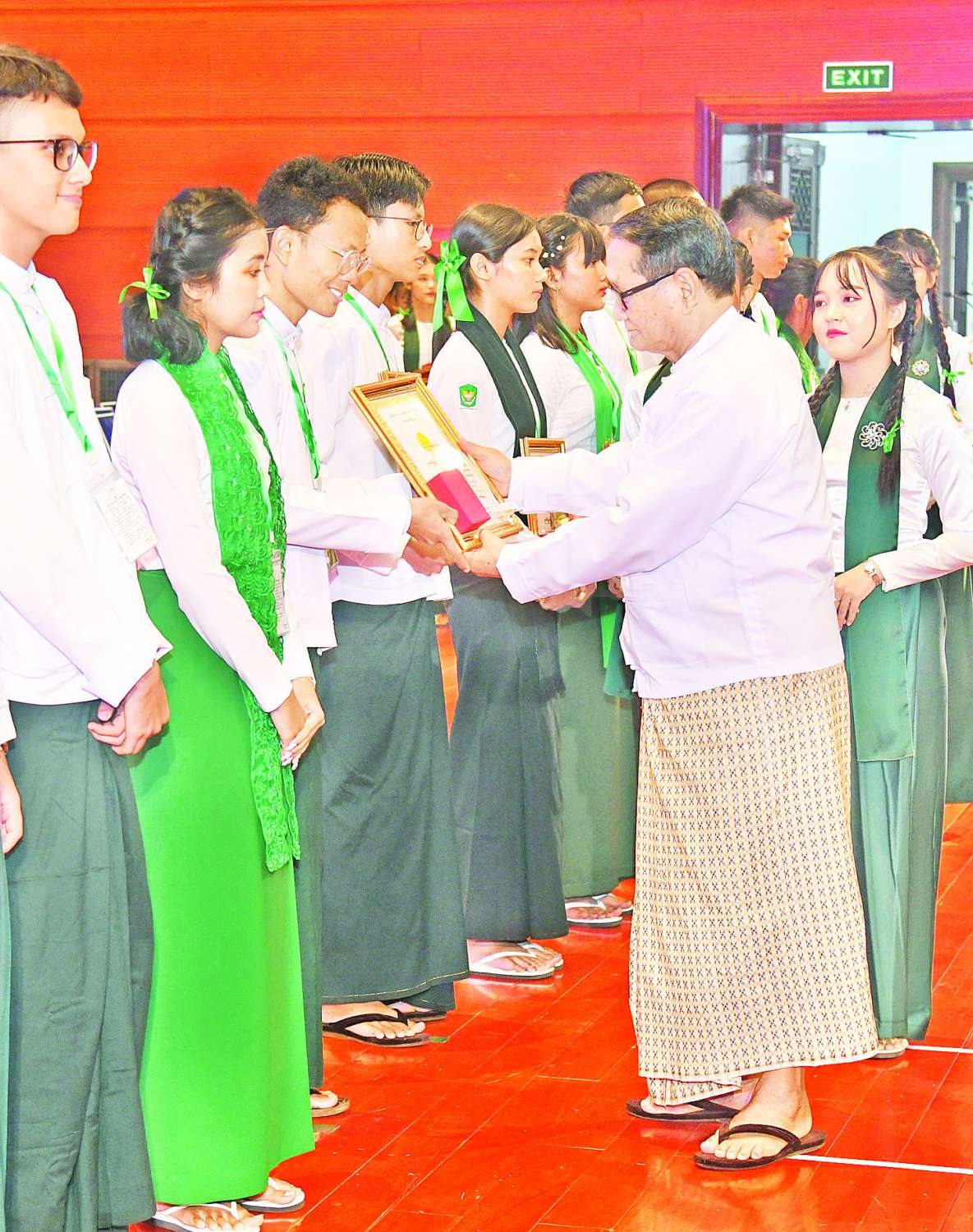 507 students with flying colours in matric exam to win 0.5-tical gold ...