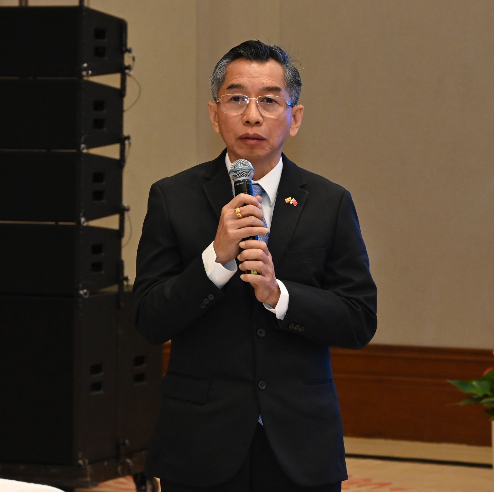 Myanmar leader highlights business opportunities for investors during ...